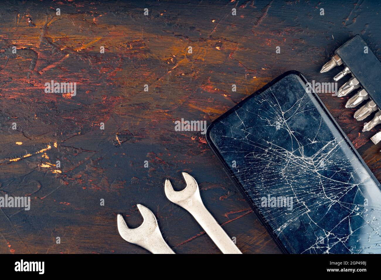 Mobile smartphone with broken screen close up Stock Photo - Alamy