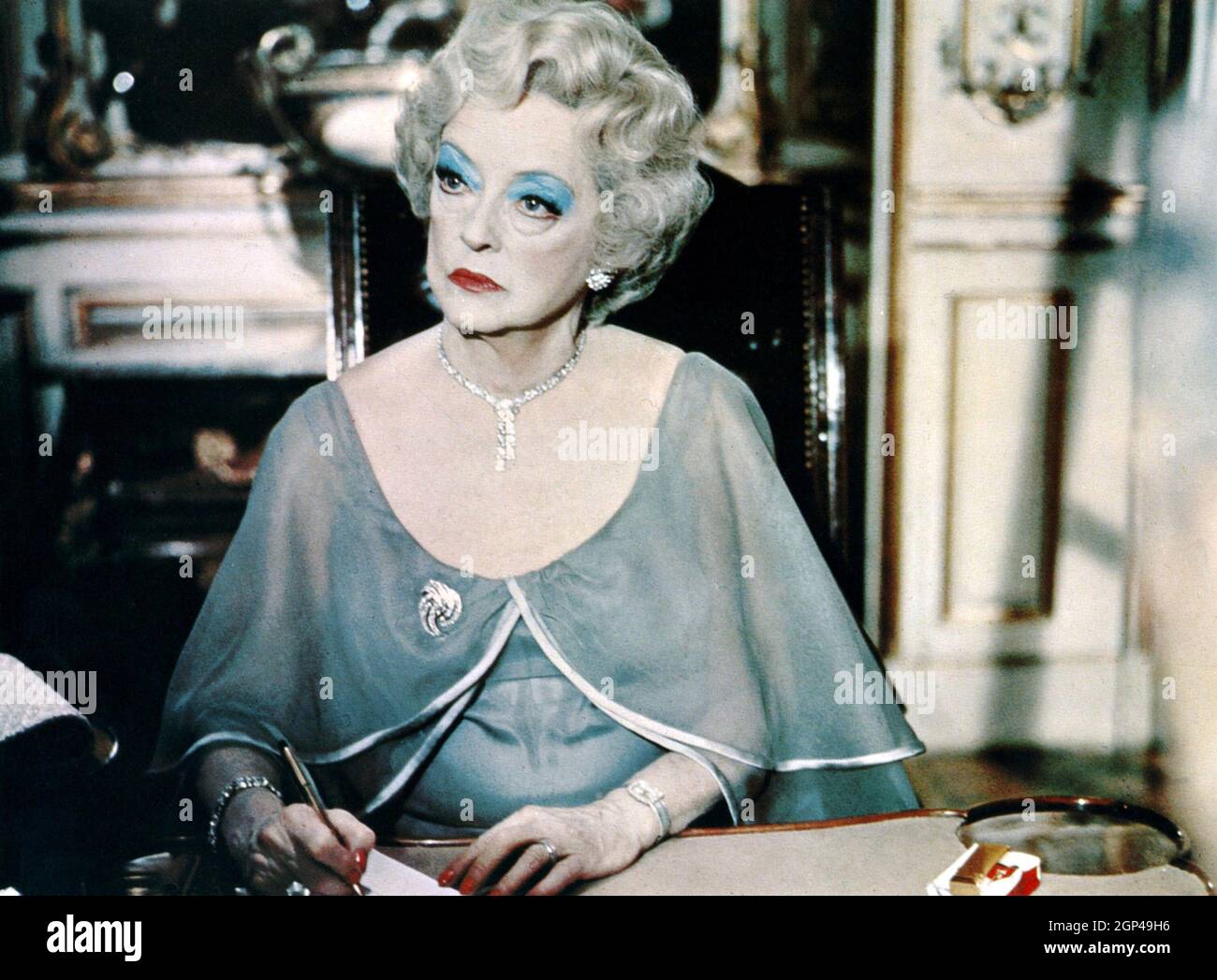 LO SCOPONE SCIENTIFICO, (aka THE SCOPONE GAME), Bette Davis, 1972 Stock ...