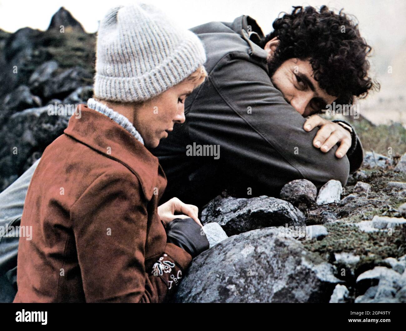THE TOUCH, (aka BERORINGEN), from left, Bibi Andersson, Elliott Gould ...