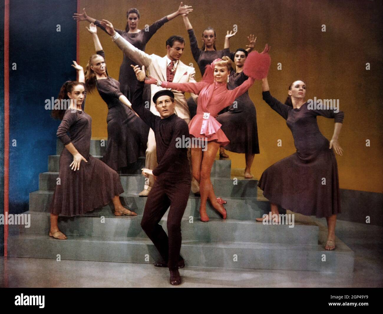 WHITE CHRISTMAS, Danny Kaye (front), Vera-Ellen (in red), John Brascia ...