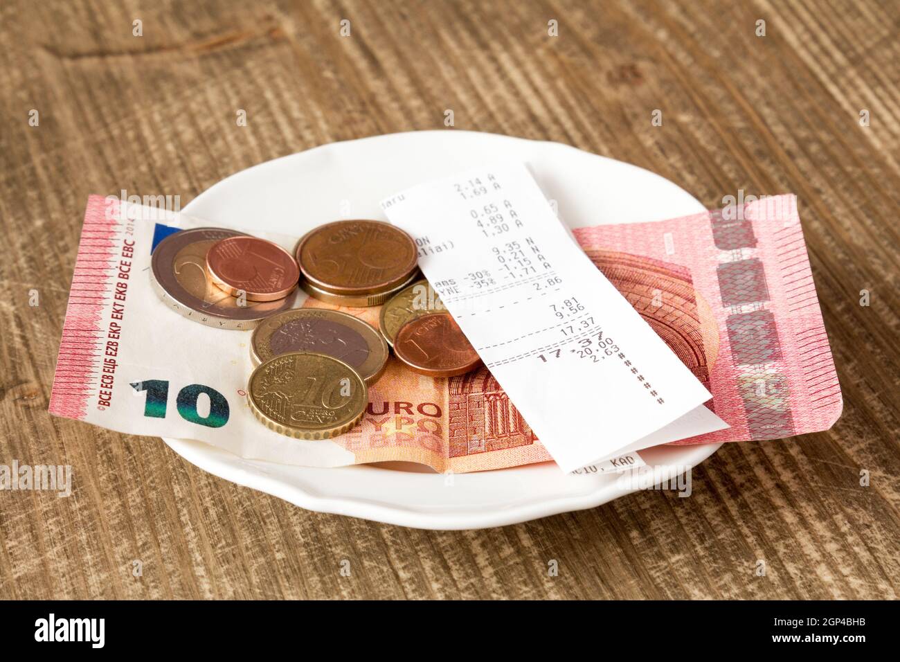 Cheque on restaurant table hi-res stock photography and images - Alamy