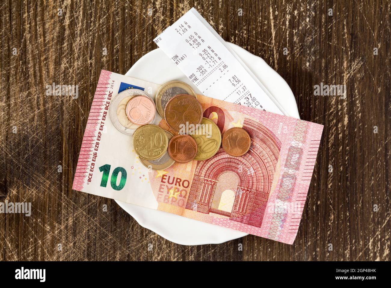 Cheque on restaurant table hi-res stock photography and images - Alamy