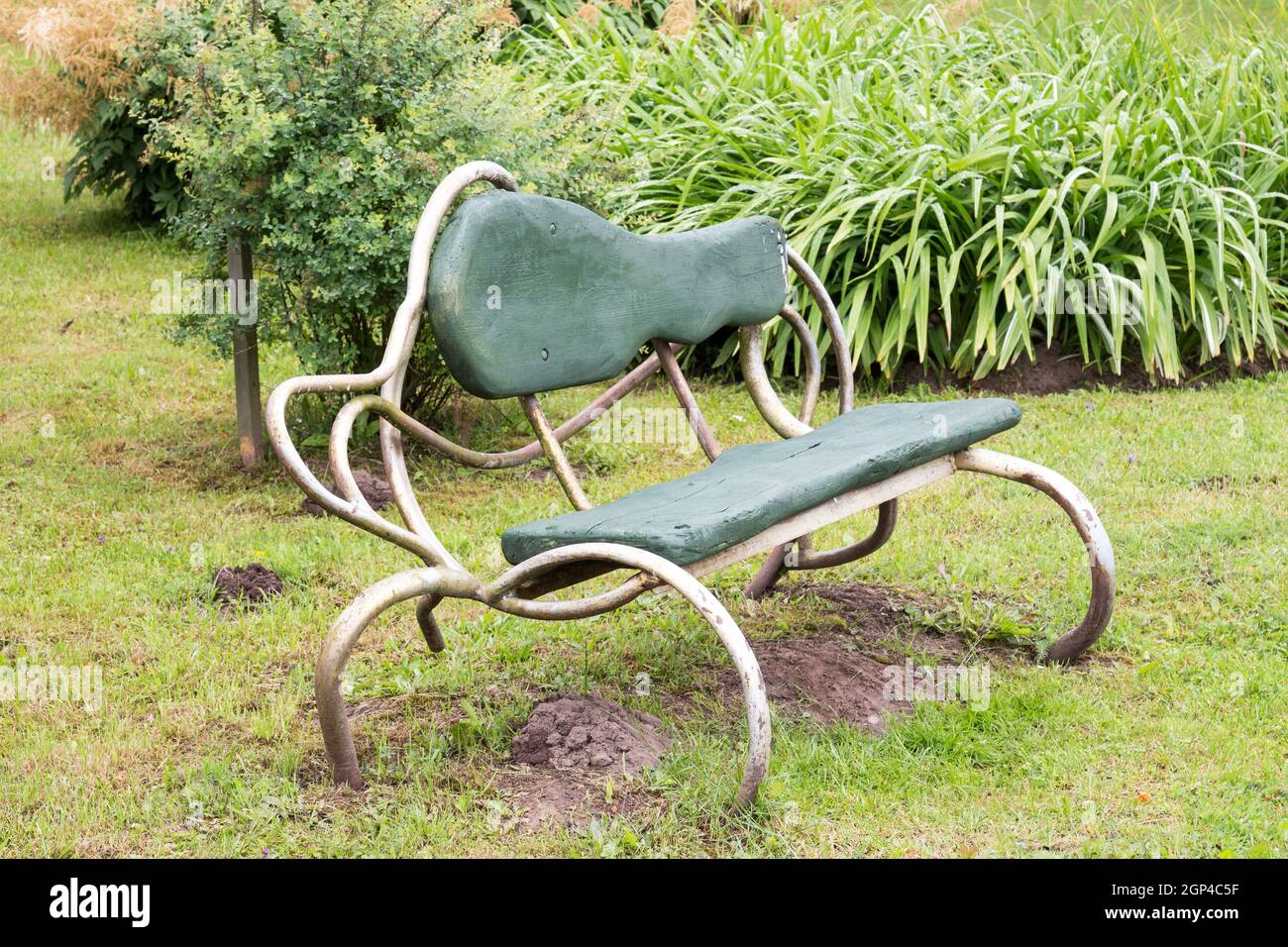 Modern bench in a public park,ideal place for resting Stock Photo - Alamy