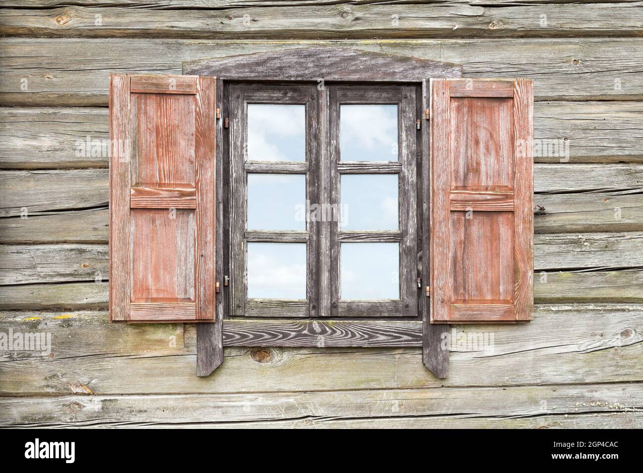 The window of the old wooden log house Stock Photo - Alamy