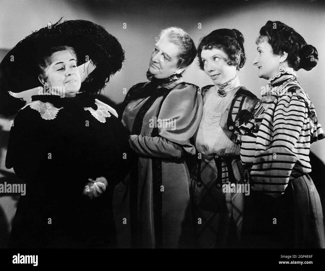 CAVALCADE, from left: Beryl Mercer, Tempe Pigott, Merle Tottenham, Una ...