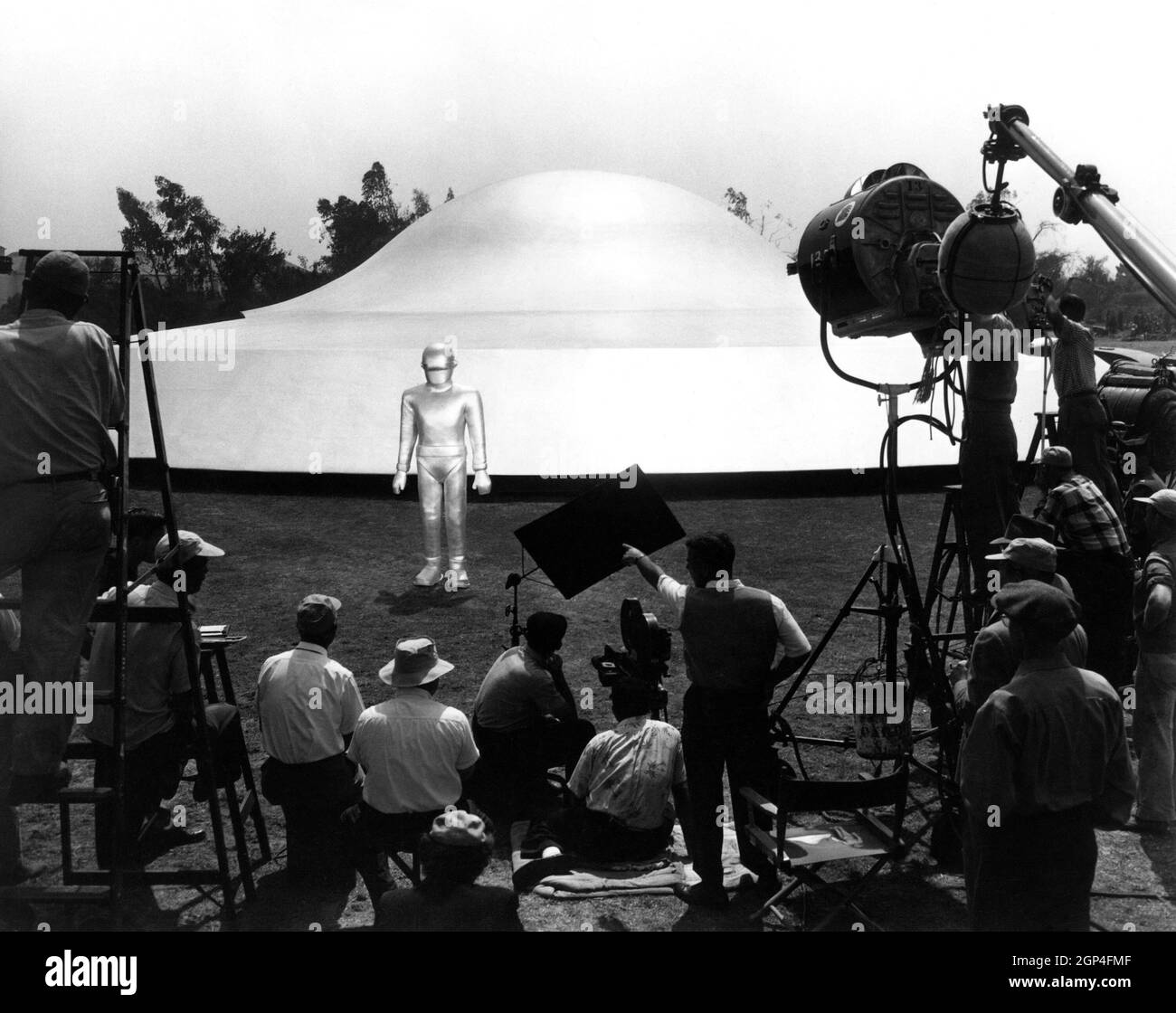 THE DAY THE EARTH STOOD STILL, Lock Martin, on-set, 1951. TM ...