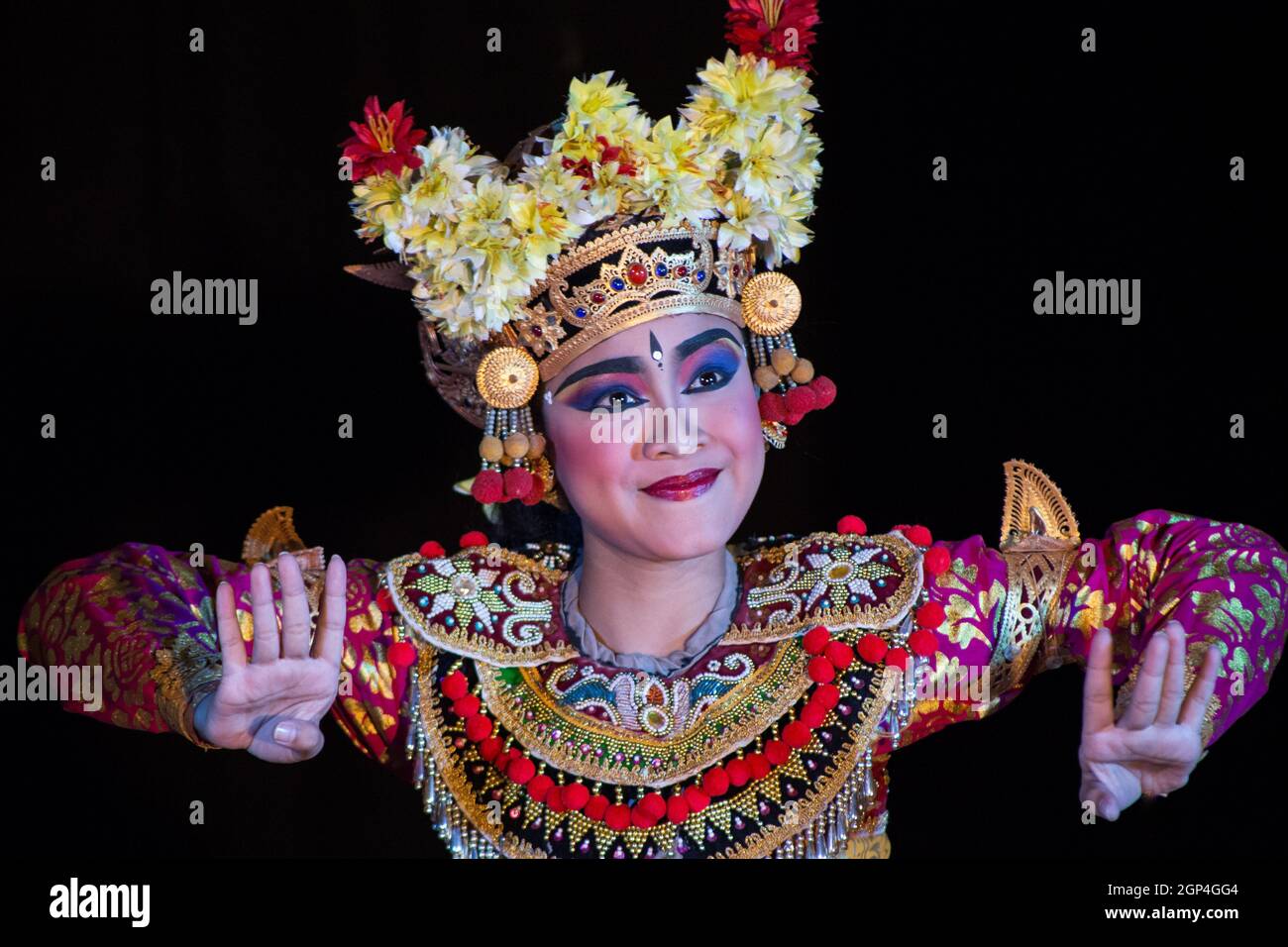 Indonesian traditional suit hi-res stock photography and images - Alamy