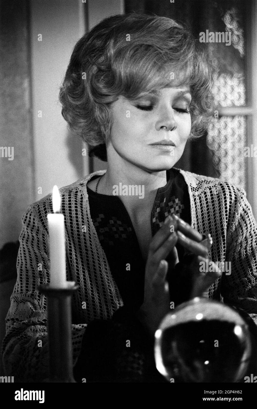 FAMILY PLOT, Barbara Harris, 1976 Stock Photo - Alamy