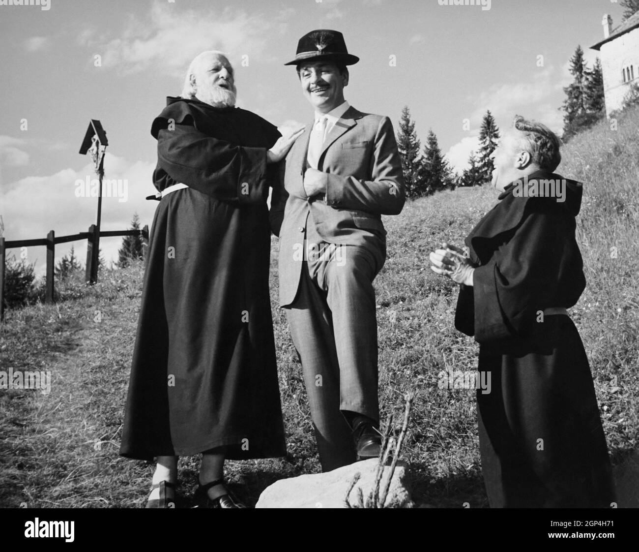 FIVE GOLDEN HOURS, from left: Finlay Currie, Ernie Kovacs, Reginald ...