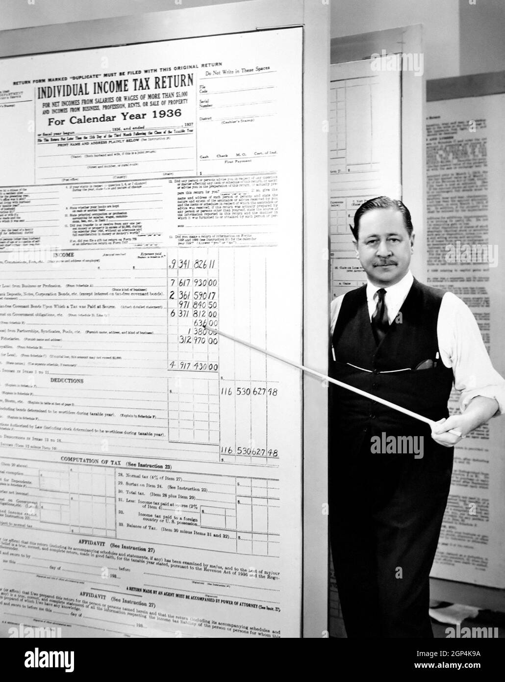 HOW TO FIGURE INCOME TAX, Robert Benchley, 1938 Stock Photo - Alamy