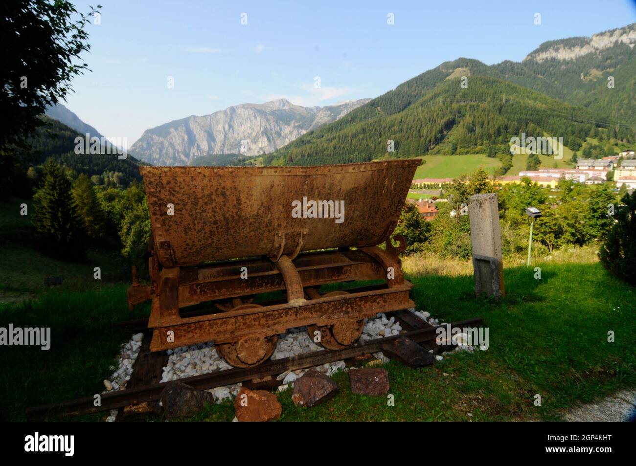 Quarry tub hi-res stock photography and images - Alamy