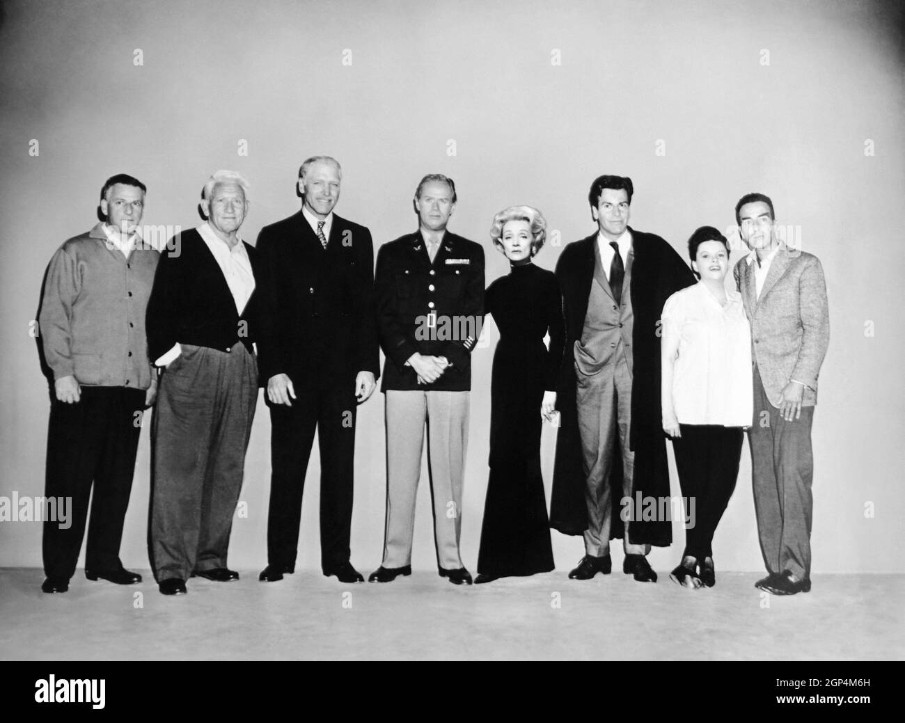 JUDGMENT AT NUREMBURG, from left: director Stanley Kramer, Spencer ...