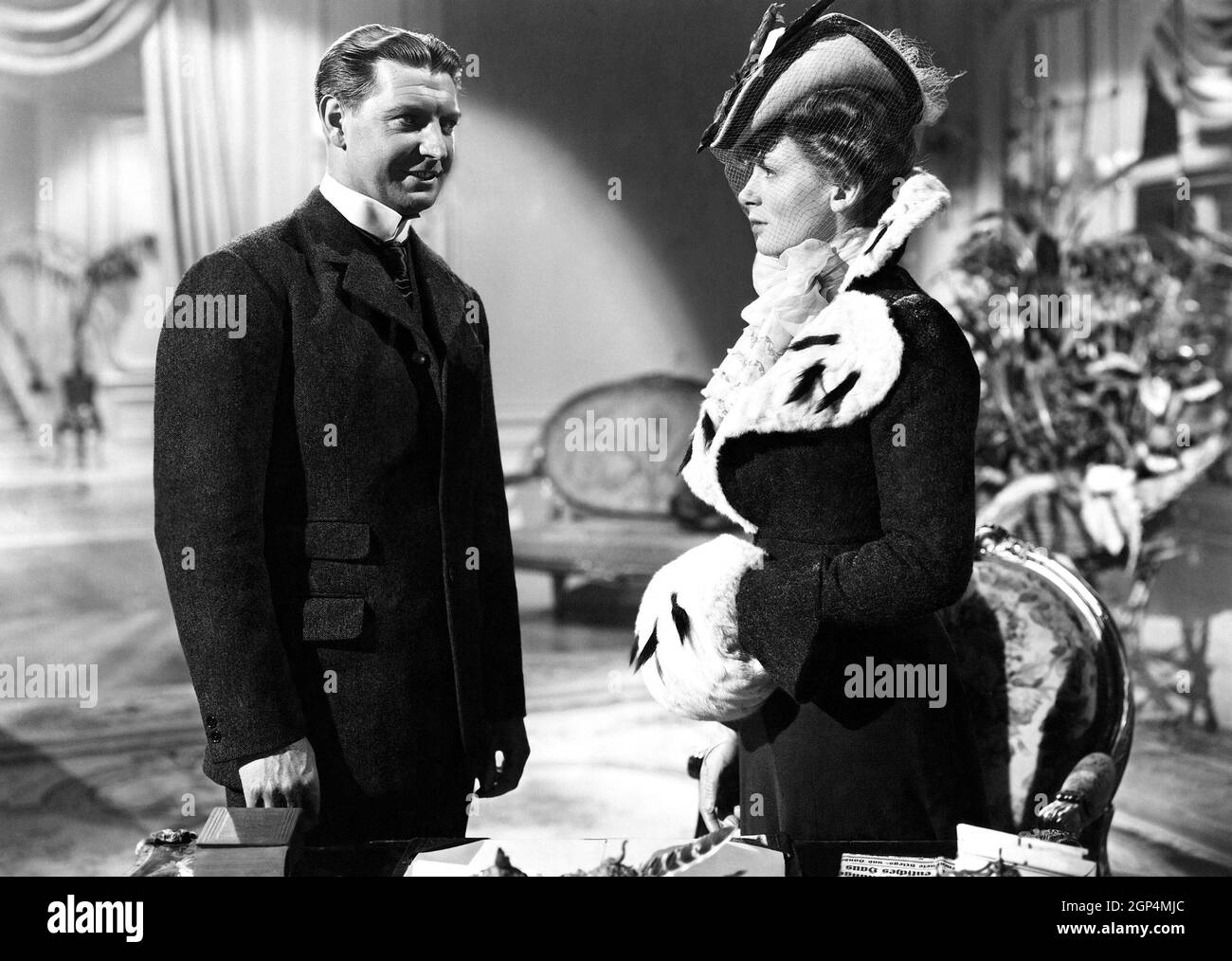 THE LIFE AND DEATH OF COLONEL BLIMP, from left, Roger Livesey, Deborah ...