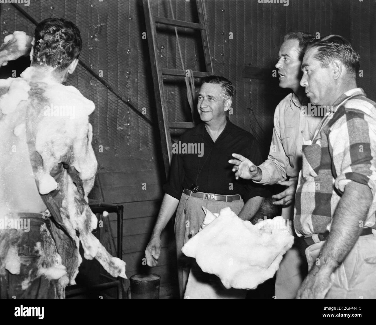 MISTER ROBERTS, from left: Jack Lemmon, director Mervyn LeRoy, Henry ...