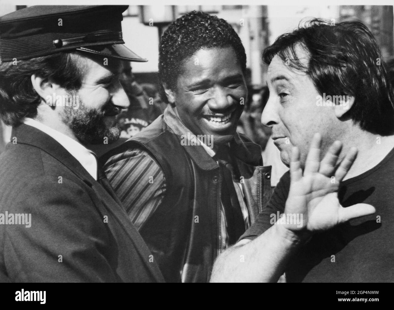 MOSCOW ON THE HUDSON, from left: Robin Williams, Cleavant Derricks ...