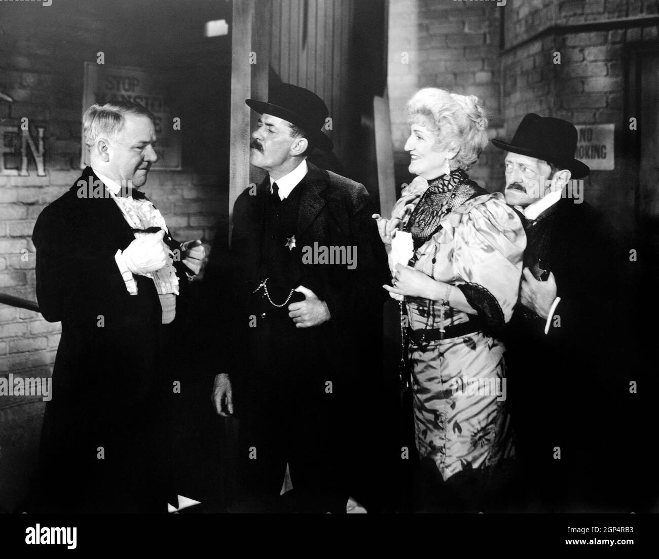 THE OLD FASHIONED WAY, from left, W.C. Fields, Lew Kelly, Jan Duggan ...