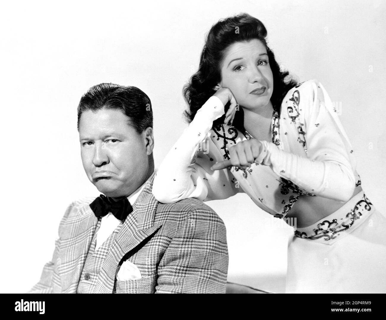 ON STAGE EVERYBODY, from left, Jack Oakie, Peggy Ryan, 1945 Stock Photo ...