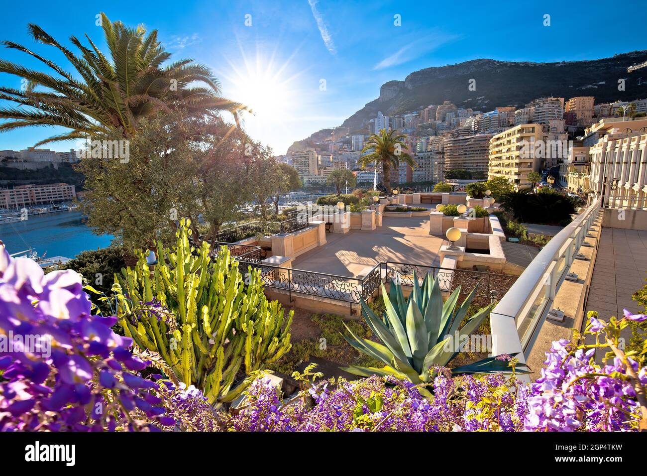 Monte Carlo yachting harbor and colorful waterfront architecture view ...