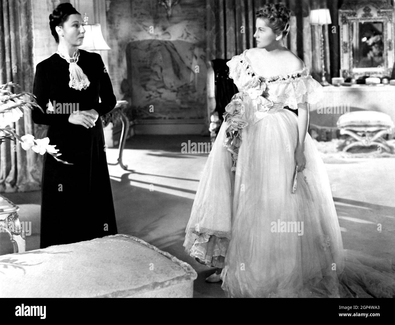 REBECCA, from left, Judith Anderson, Joan Fontaine, 1940 Stock Photo ...