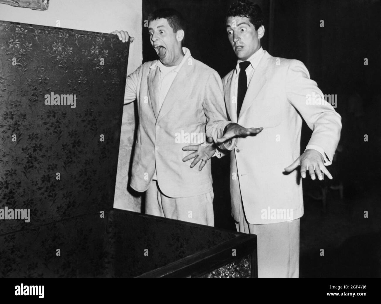 SCARED STIFF, from left: Jerry Lewis, Dean Martin, 1953 Stock Photo - Alamy