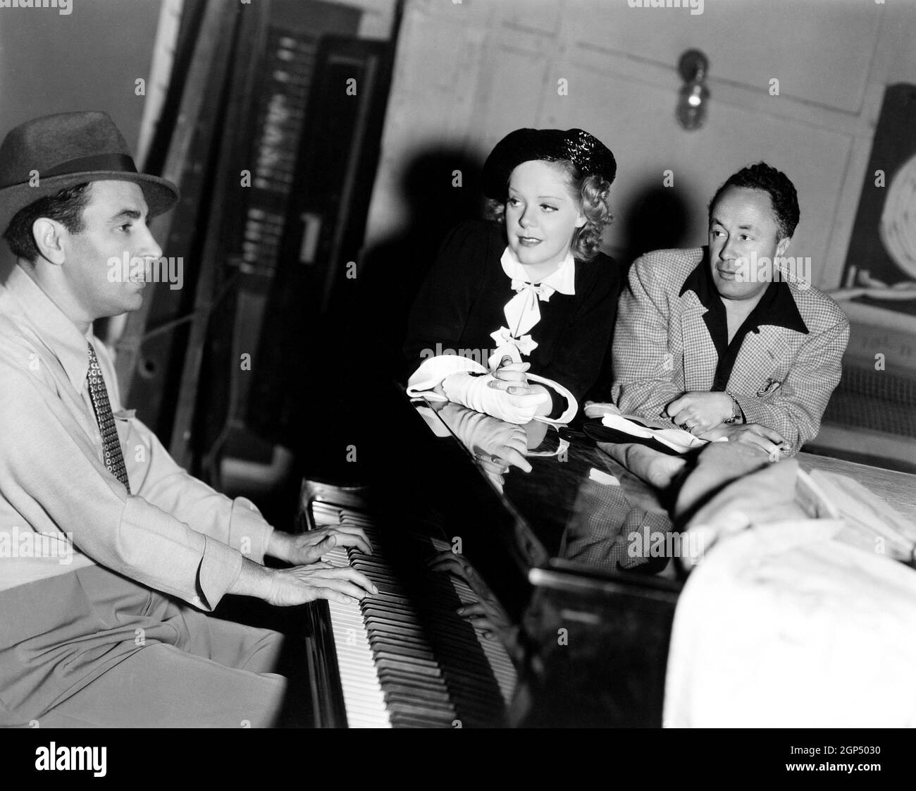 SING, BABY, SING, from left, director Sidney Lanfield, Alice Faye ...