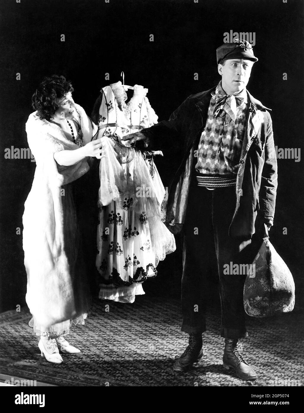 SINGER JIM McKEE, from left, Patsy Ruth Miller, William S. Hart, 1924 ...