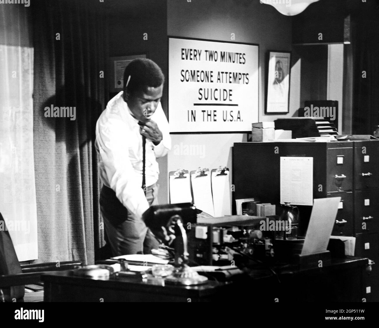 THE SLENDER THREAD, Sidney Poitier, 1965 Stock Photo - Alamy