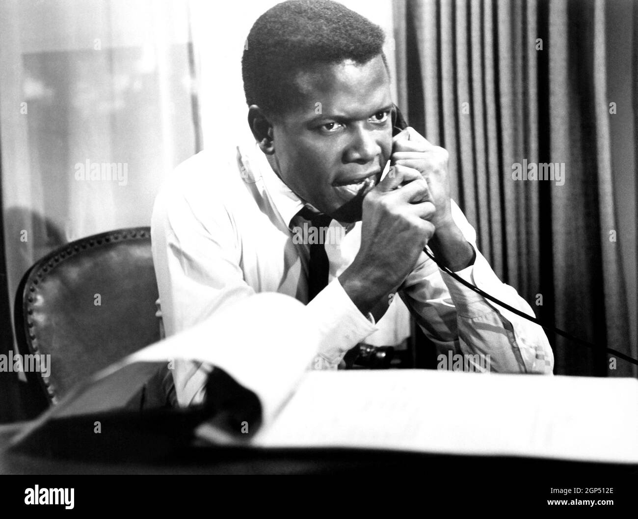 THE SLENDER THREAD, Sidney Poitier, 1965 Stock Photo - Alamy