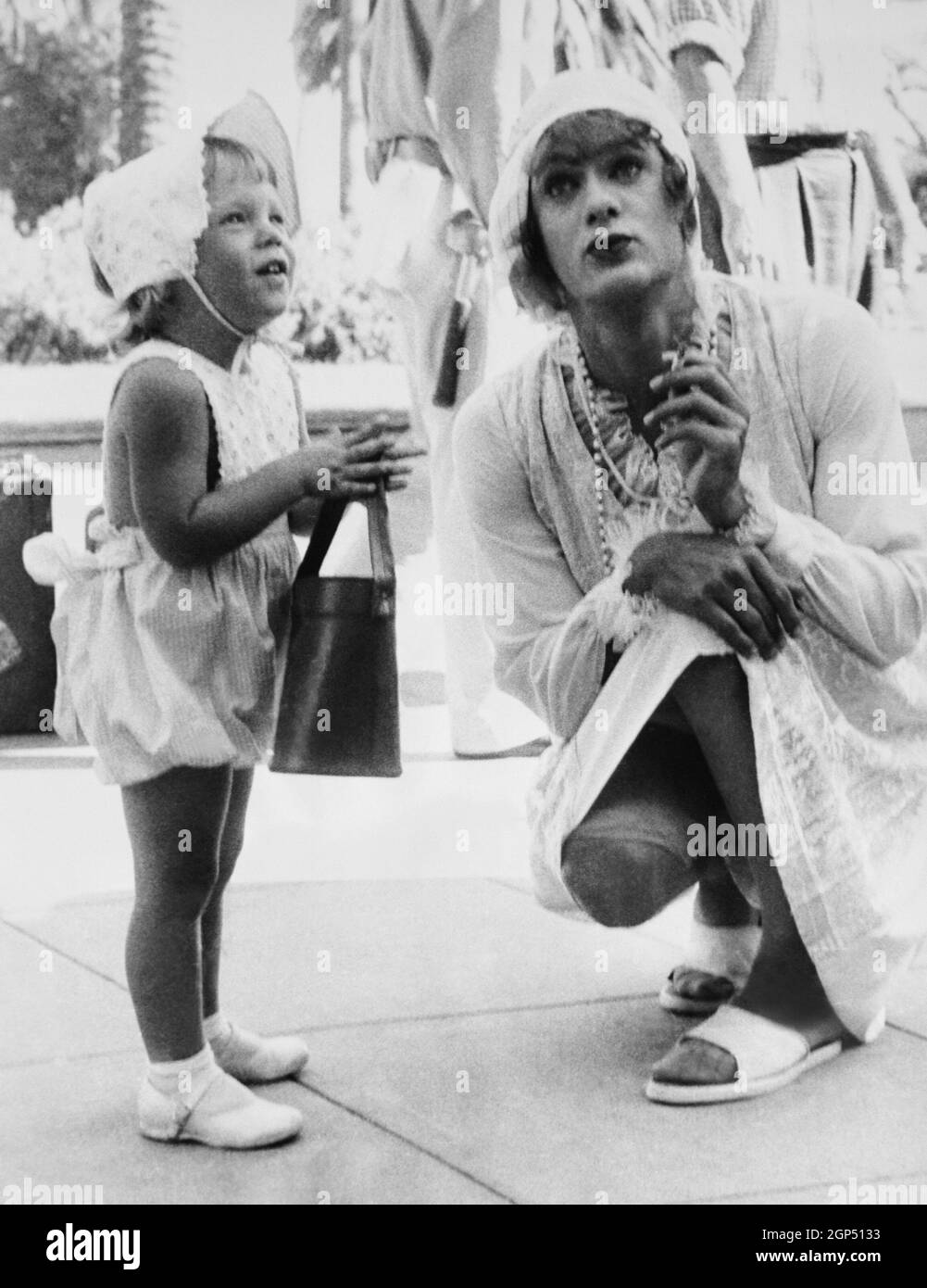 SOME LIKE IT HOT, Tony Curtis with daughter Kelly Curtis on location in ...