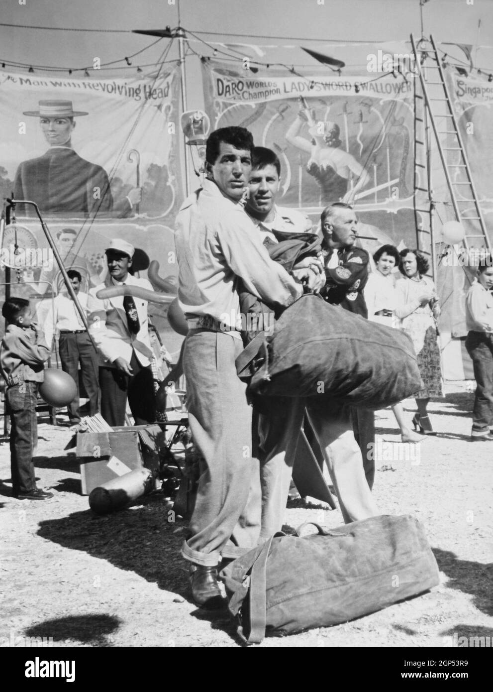 THREE RING CIRCUS, from left: Dean Martin, Jerry Lewis on set, 1954 ...
