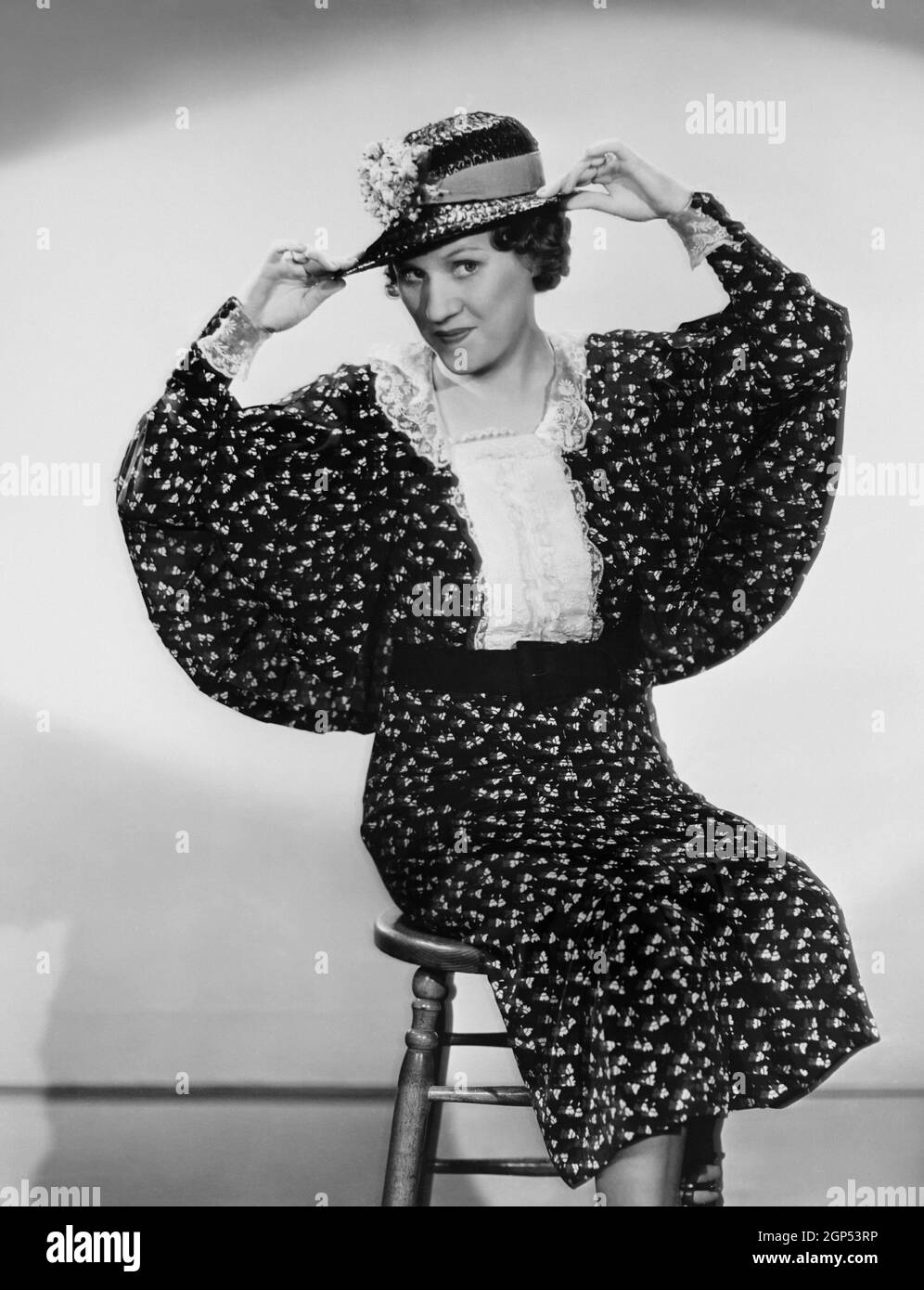 THIS WAY PLEASE, Miriam Jordan, 1937 Stock Photo - Alamy