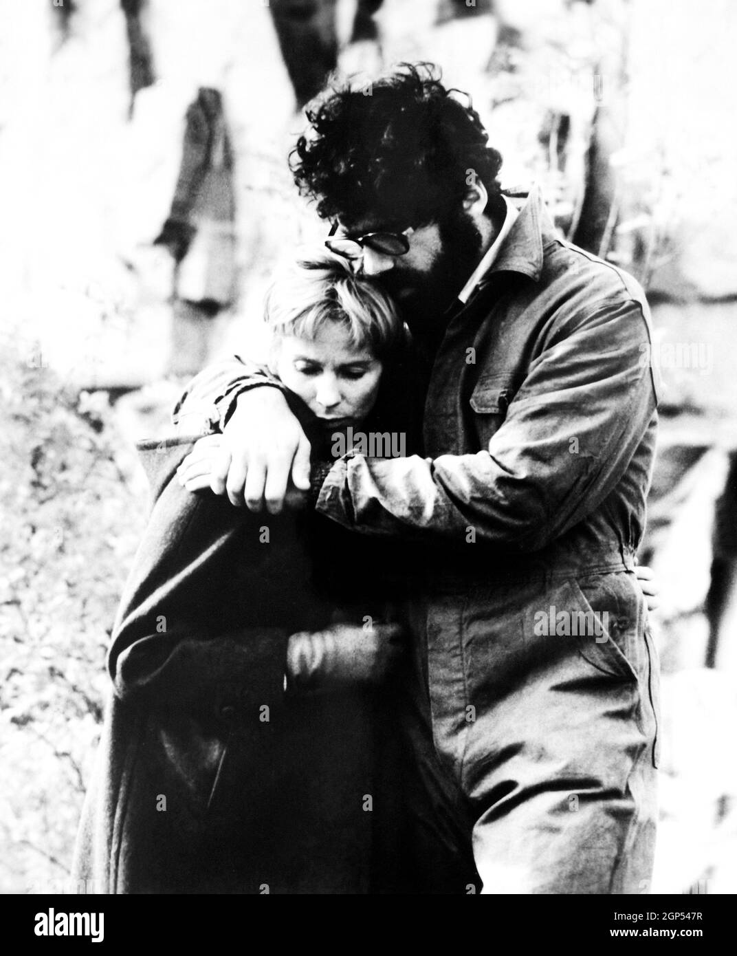 THE TOUCH, (aka BERORINGEN), from left, Bibi Andersson, Elliott Gould ...