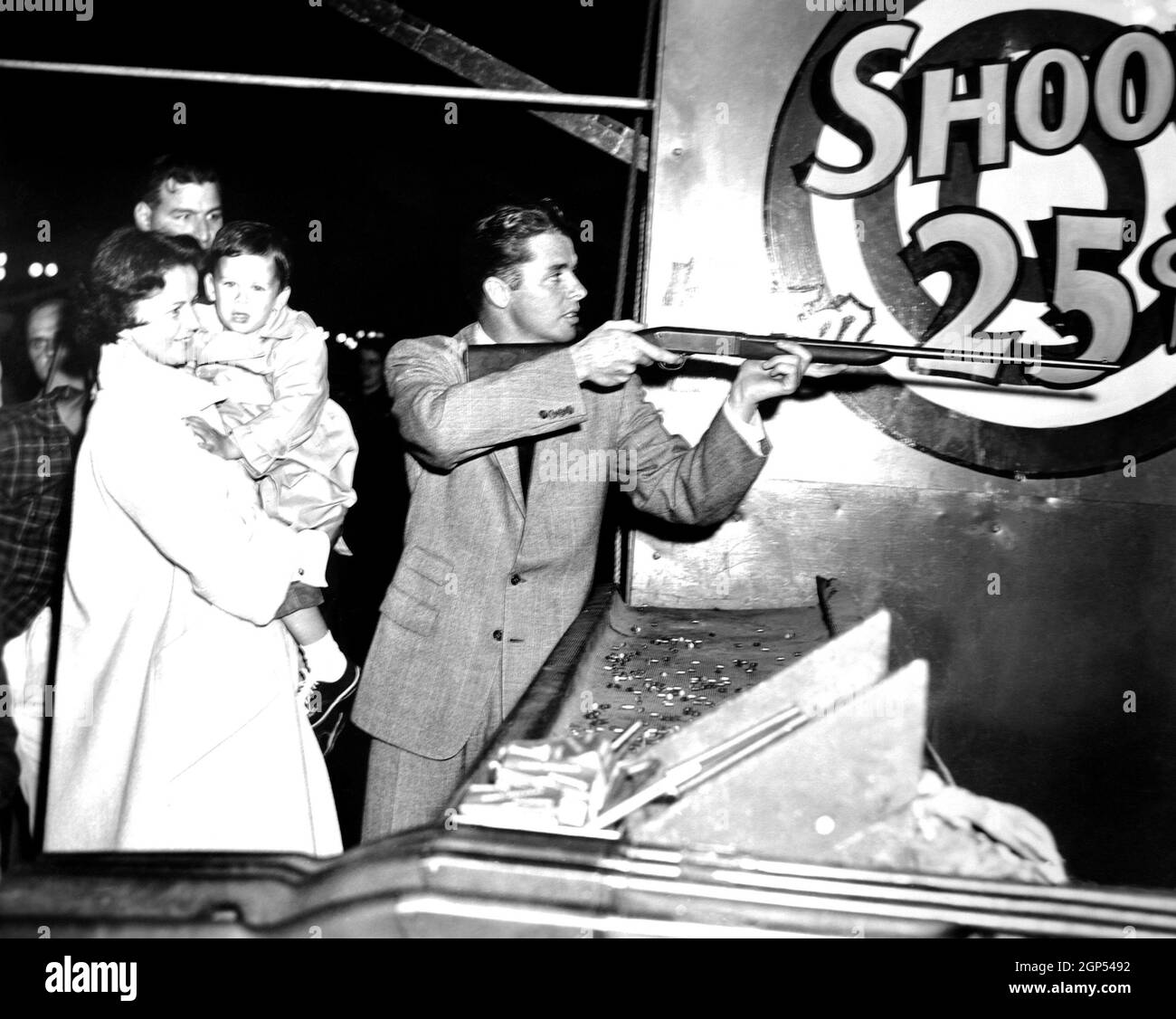 TO HELL AND BACK, Audie Murphy, with his wife Pamela Murphy and son ...
