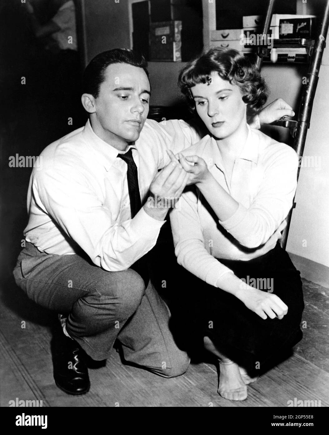 UNWED MOTHER, from left, Robert Vaughn, Norma Moore, 1958 Stock Photo ...