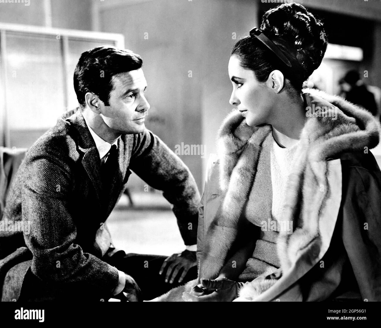 THE V.I.P.S, from left, Louis Jourdan, Elizabeth Taylor, 1963 Stock ...