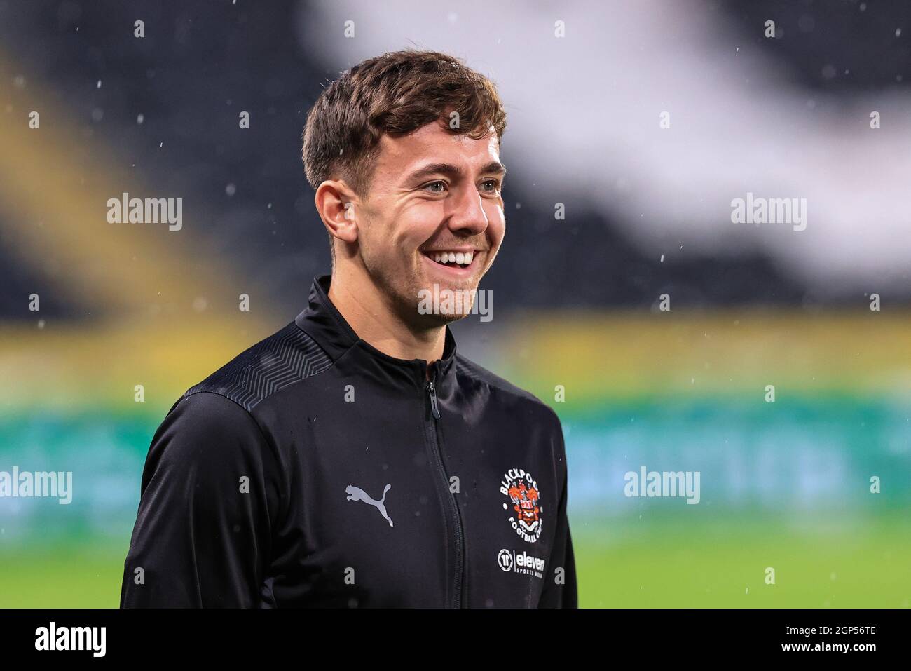 Ryan Wintle #8 of Blackpool arrives at the MKM Stadium Stock Photo - Alamy