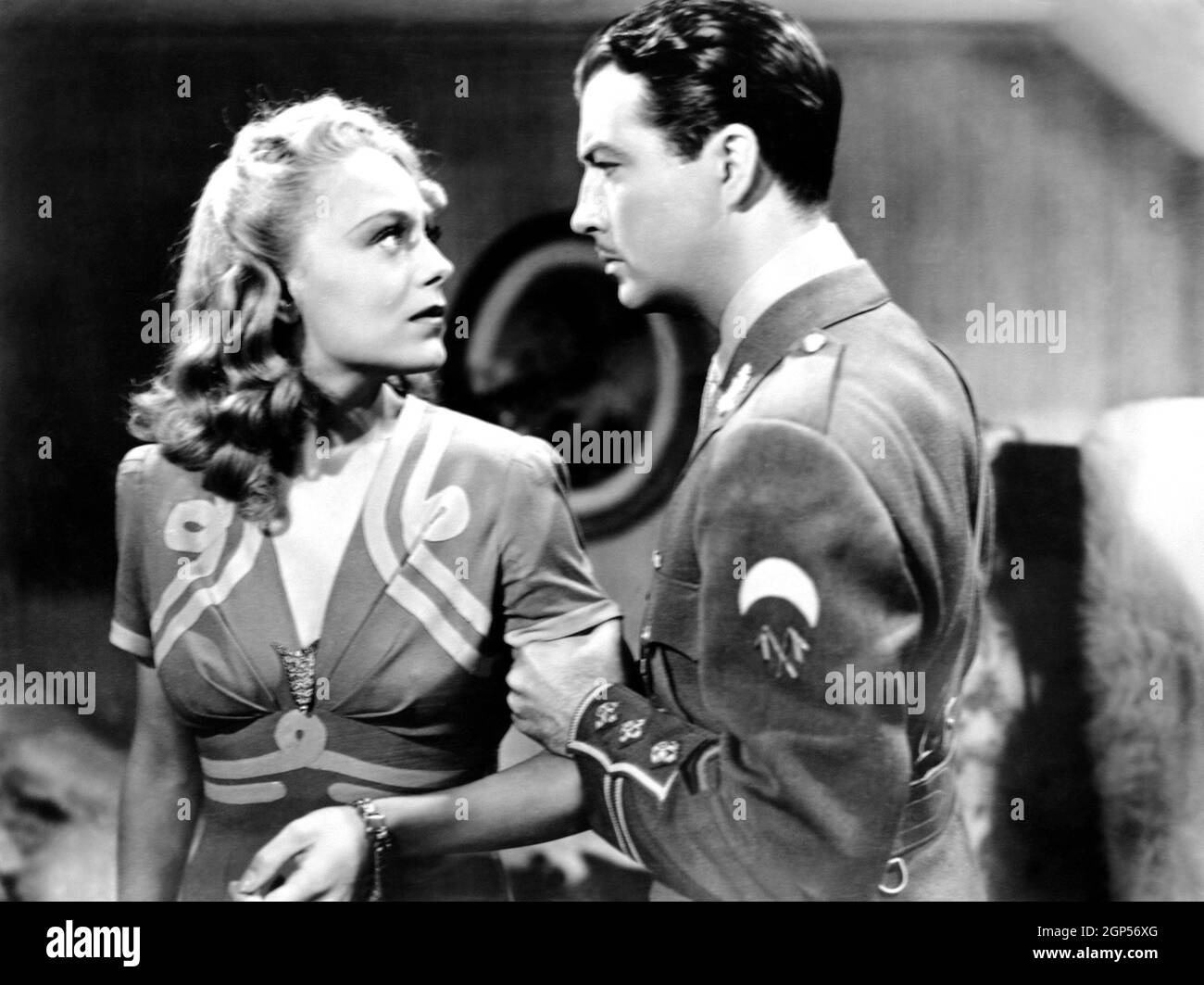 WATERLOO BRIDGE, from left, Virginia Field, Robert Taylor, 1940 Stock ...