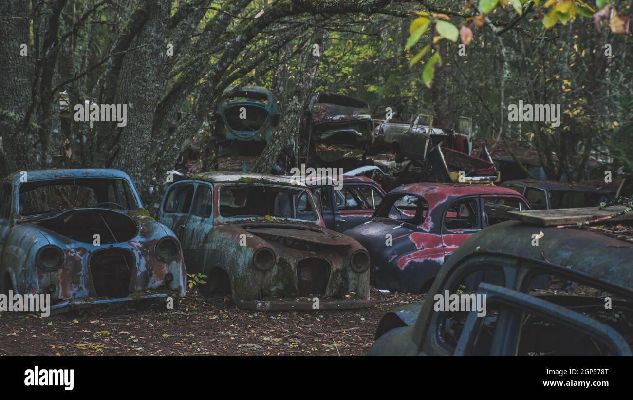 Rotten cars hi-res stock photography and images - Alamy