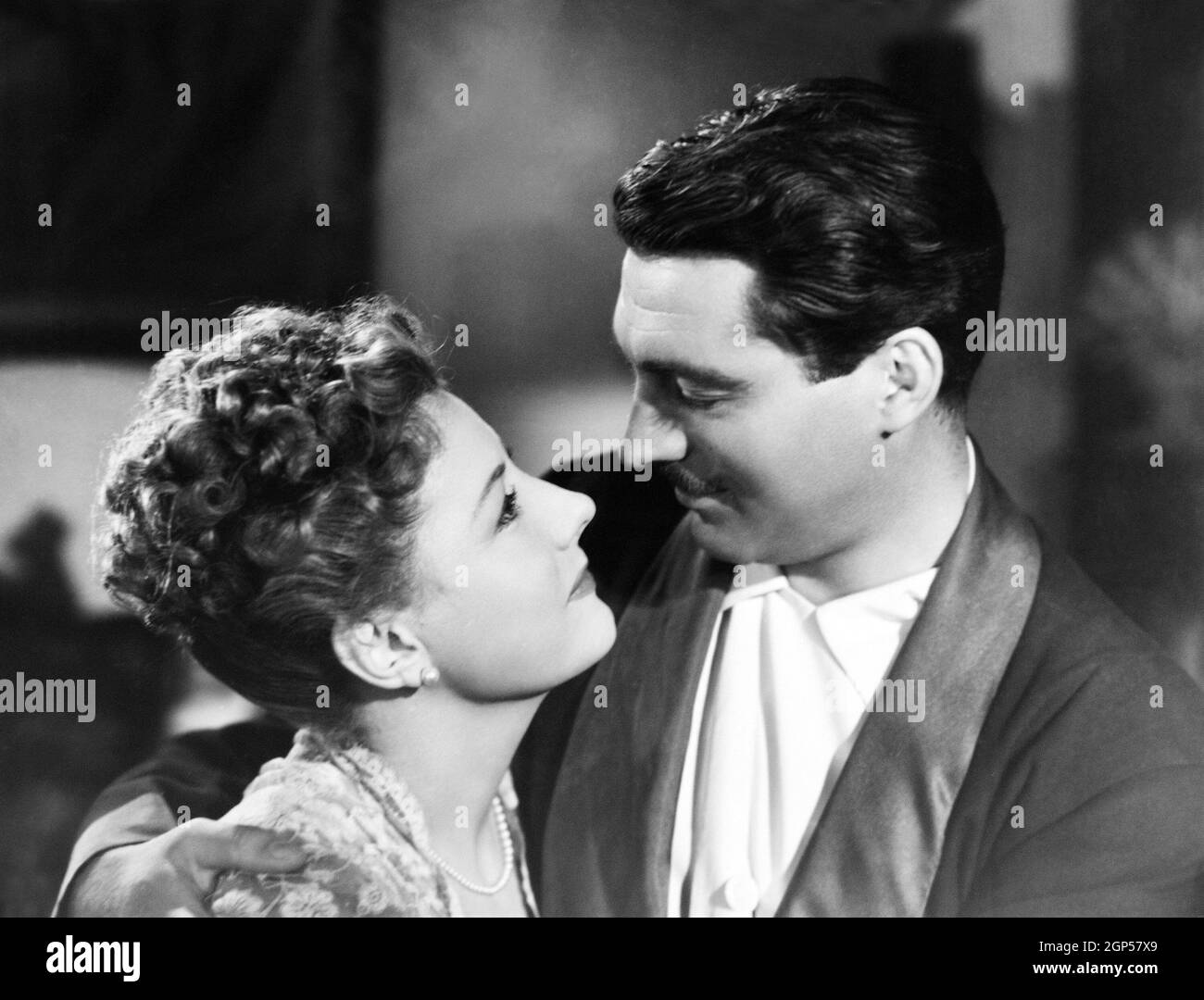 THE WHITE CLIFFS OF DOVER, from left, Irene Dunne, Alan Marshal, 1944 ...