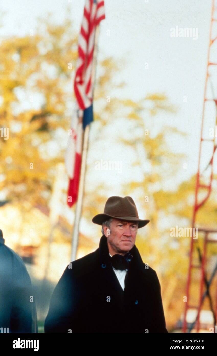 THE STRAIGHT STORY, director David Lynch, on set, 1999. © Buena Vista ...
