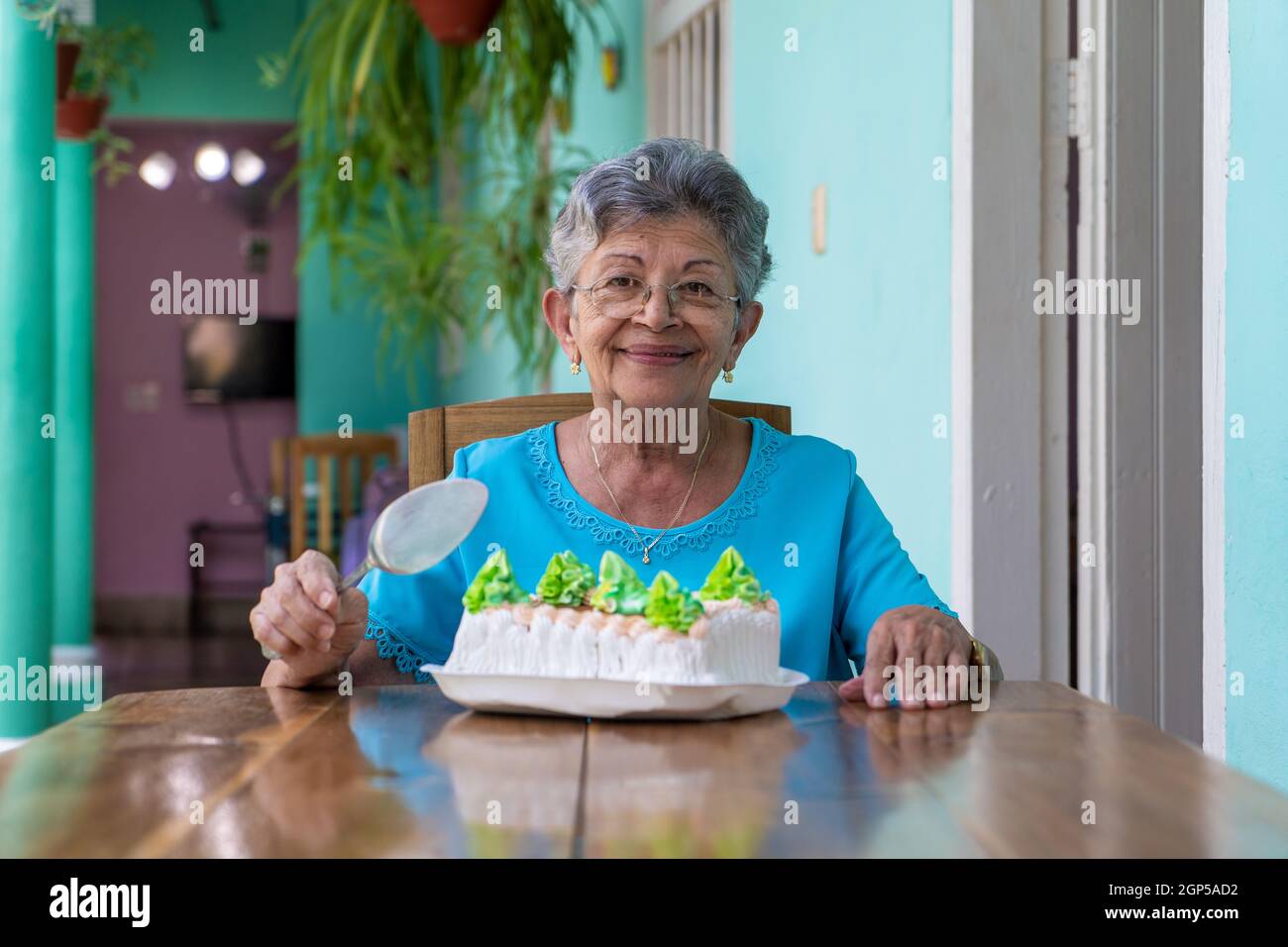 Elderly wrinkled woman sitting and a cake on table Stock Photo - Alamy