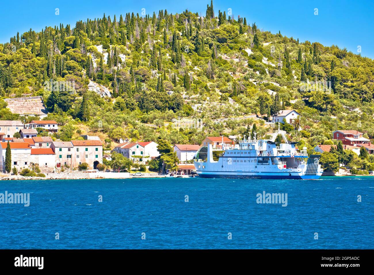 Zadar archipelago. Small island of Osljak ferry port and waterfront ...
