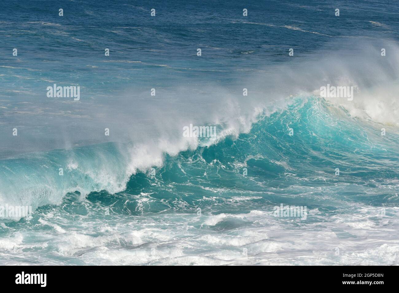Beautiful high ocean waves. A wave is breaking Stock Photo - Alamy