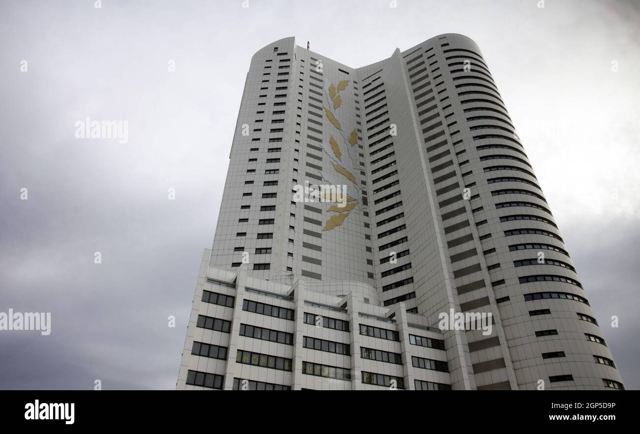 Vienna modern building Stock Photo - Alamy