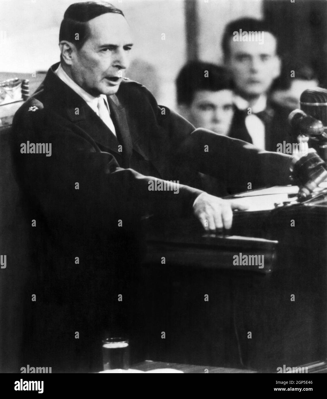 General Douglas MacArthur delivers an emotional address in Congress ...