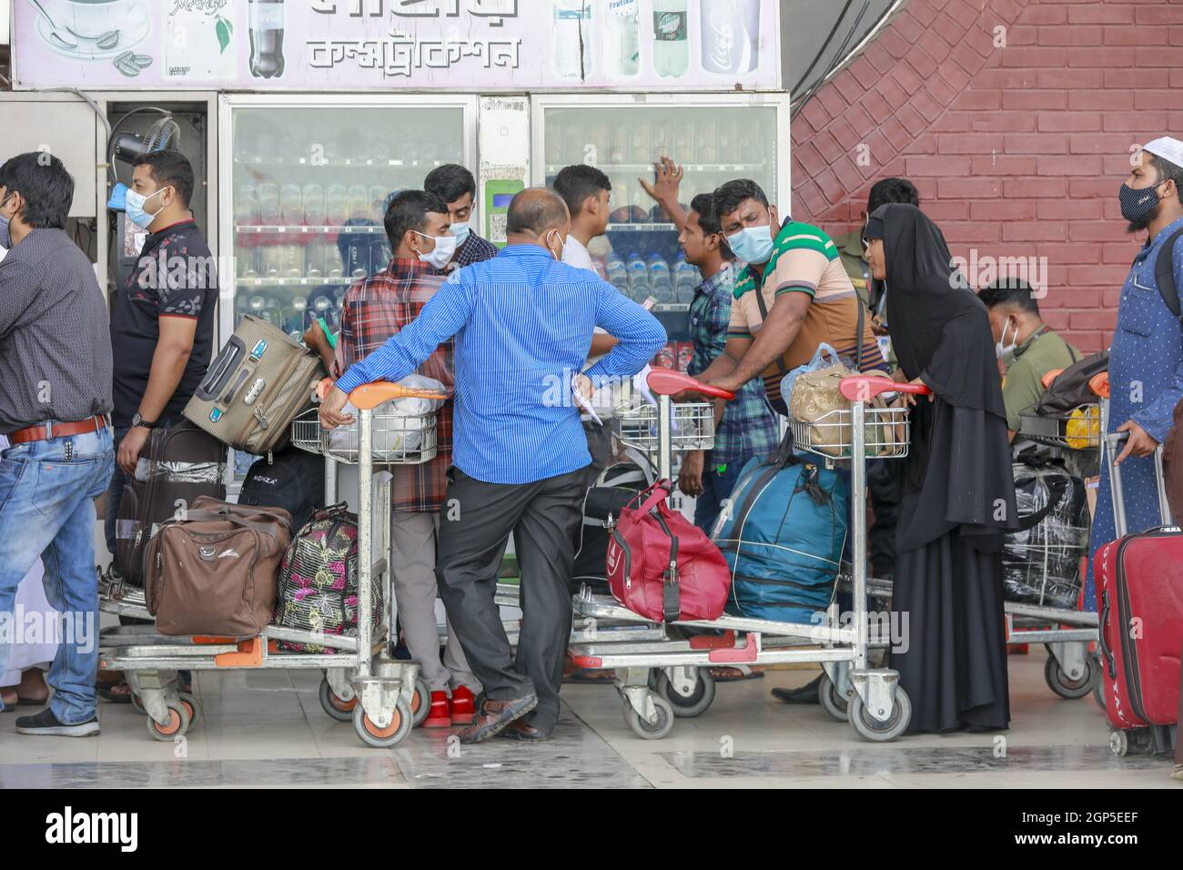 Bangladesh remittance worker hi-res stock photography and images - Alamy
