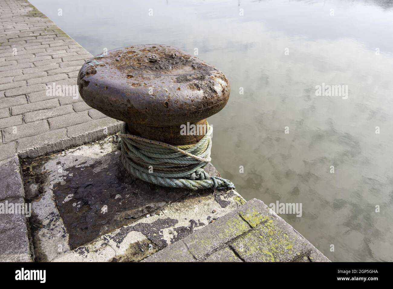 Detail of mooring for boats at a dock, maritime industry Stock Photo ...