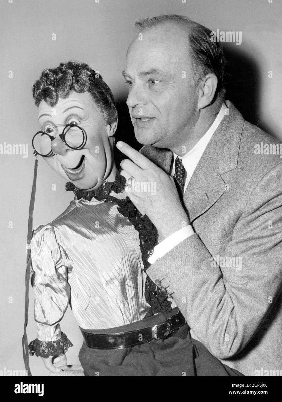 Edger Bergen (right) with Effie Klinker, ca. 1950s Stock Photo - Alamy