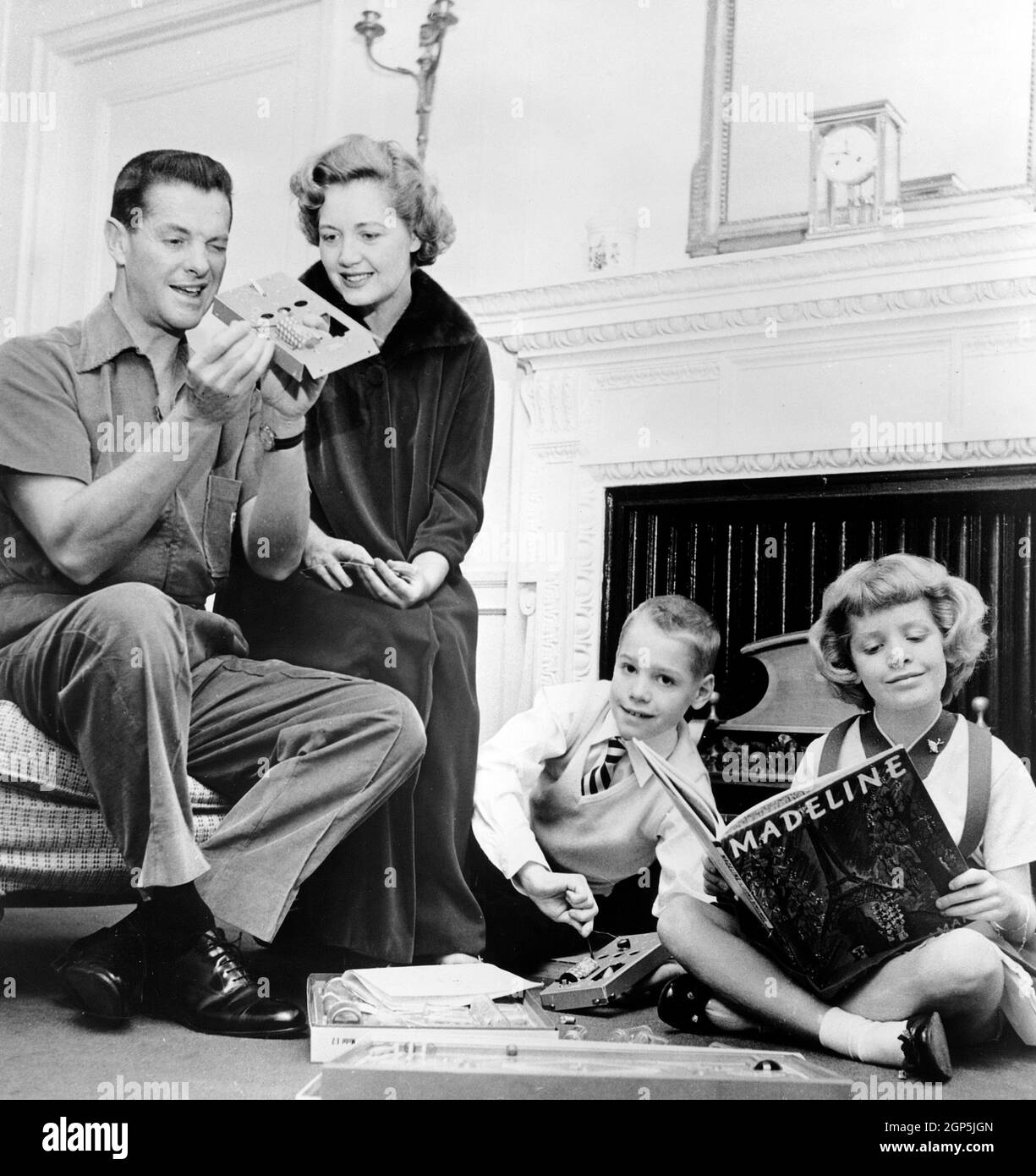 From left: Robert Cummings, his wife Mary Elliott Cummings, son Robert ...