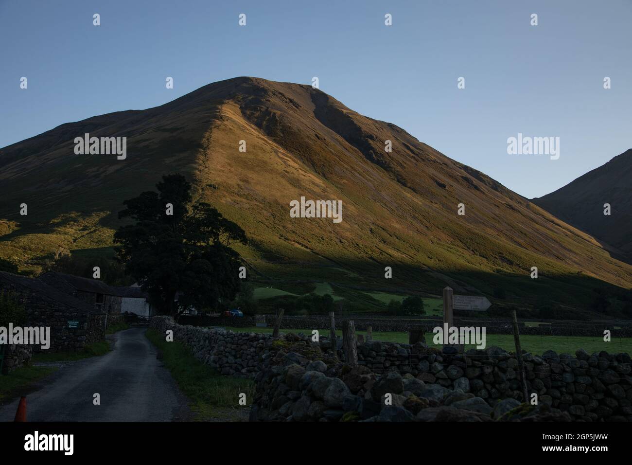 Kirk sides hi-res stock photography and images - Alamy